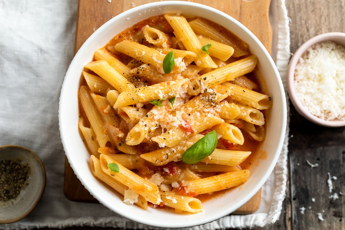 Budget One Pot Tomato Pasta - Mrs Jones's Kitchen
